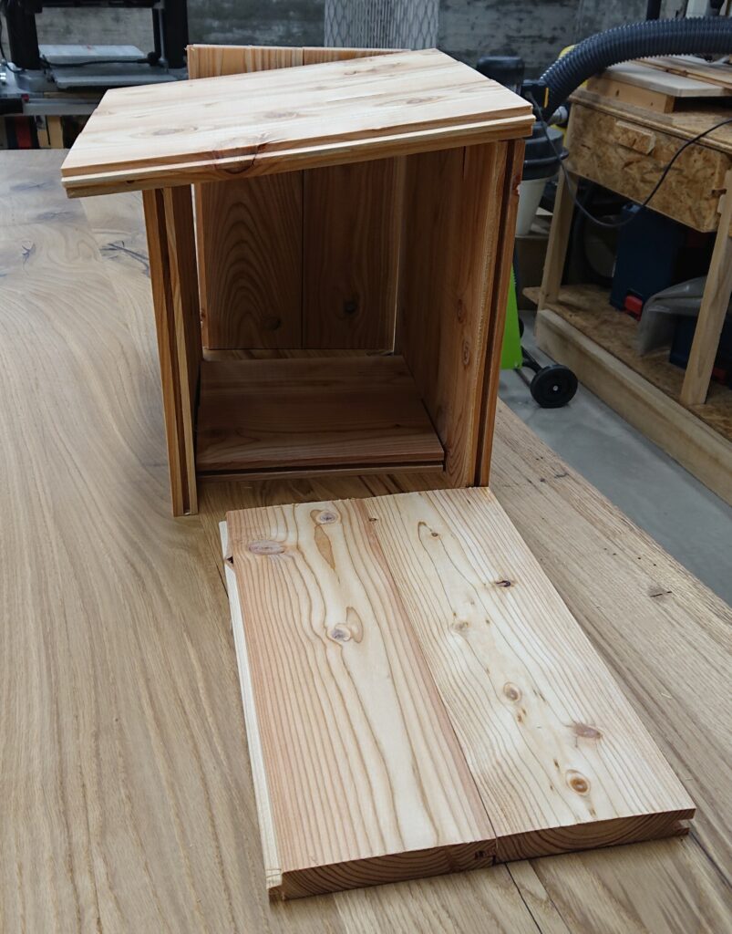 Build a squirrel hut / bird house with webcam – Pragmatic Workshop