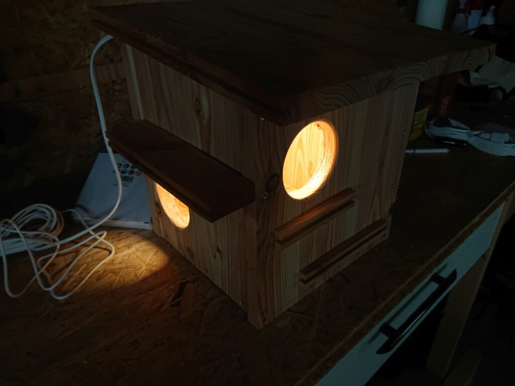 Build a squirrel hut / bird house with webcam – Pragmatic Workshop